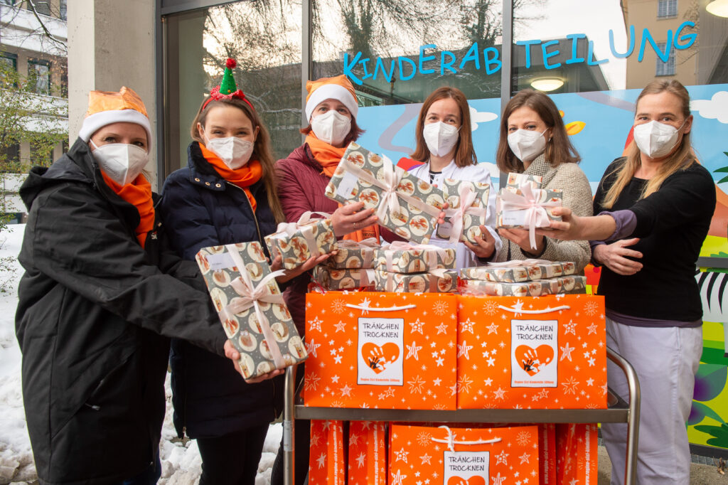Christmas visits worldwide and for Ukrainian children - Regine Sixt ...