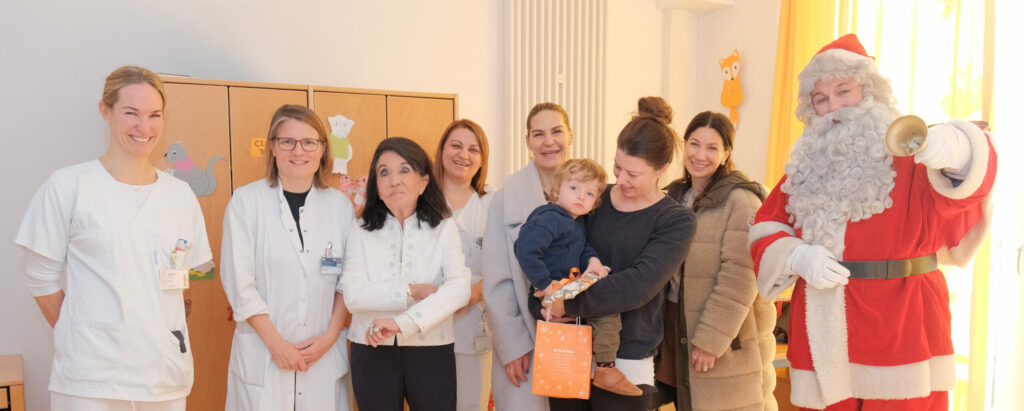 Christmas visits and campaigns worldwide - Regine Sixt Children's Aid ...